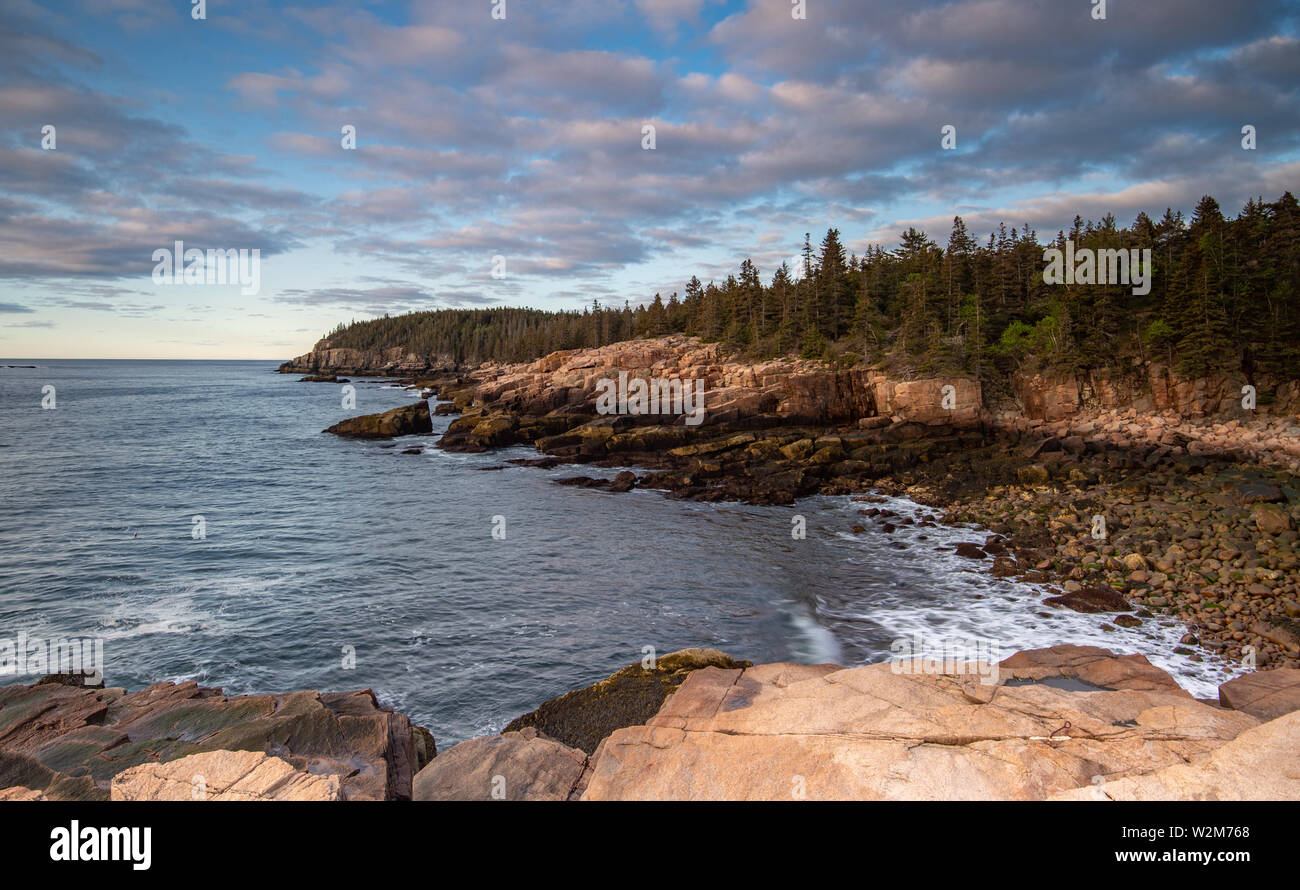 Tripod banner hi-res stock photography and images - Alamy