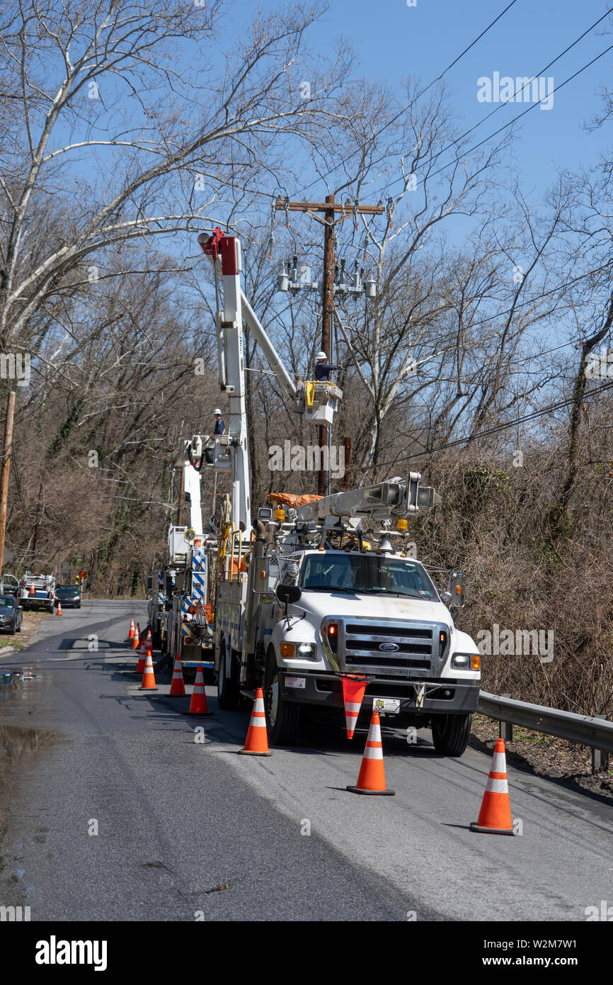 men at work on phone lines Stock Photo - Alamy