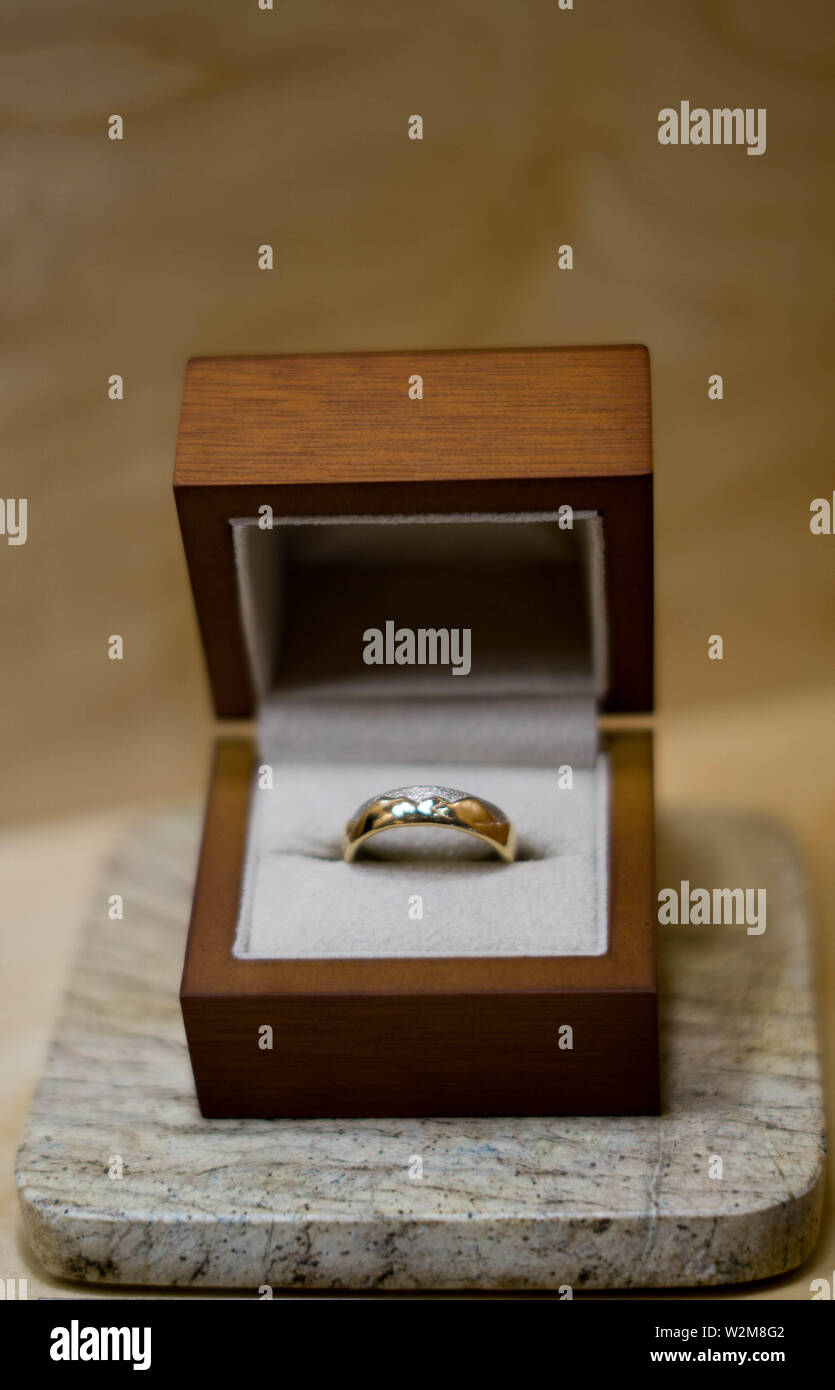 Consumer wedding hi-res stock photography and images - Alamy