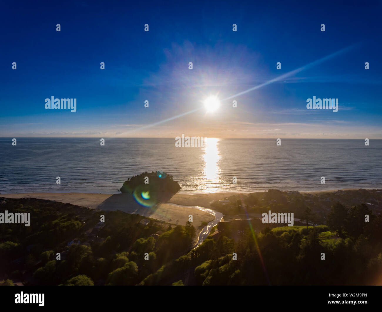 Ocean sunset reflection hi-res stock photography and images - Alamy