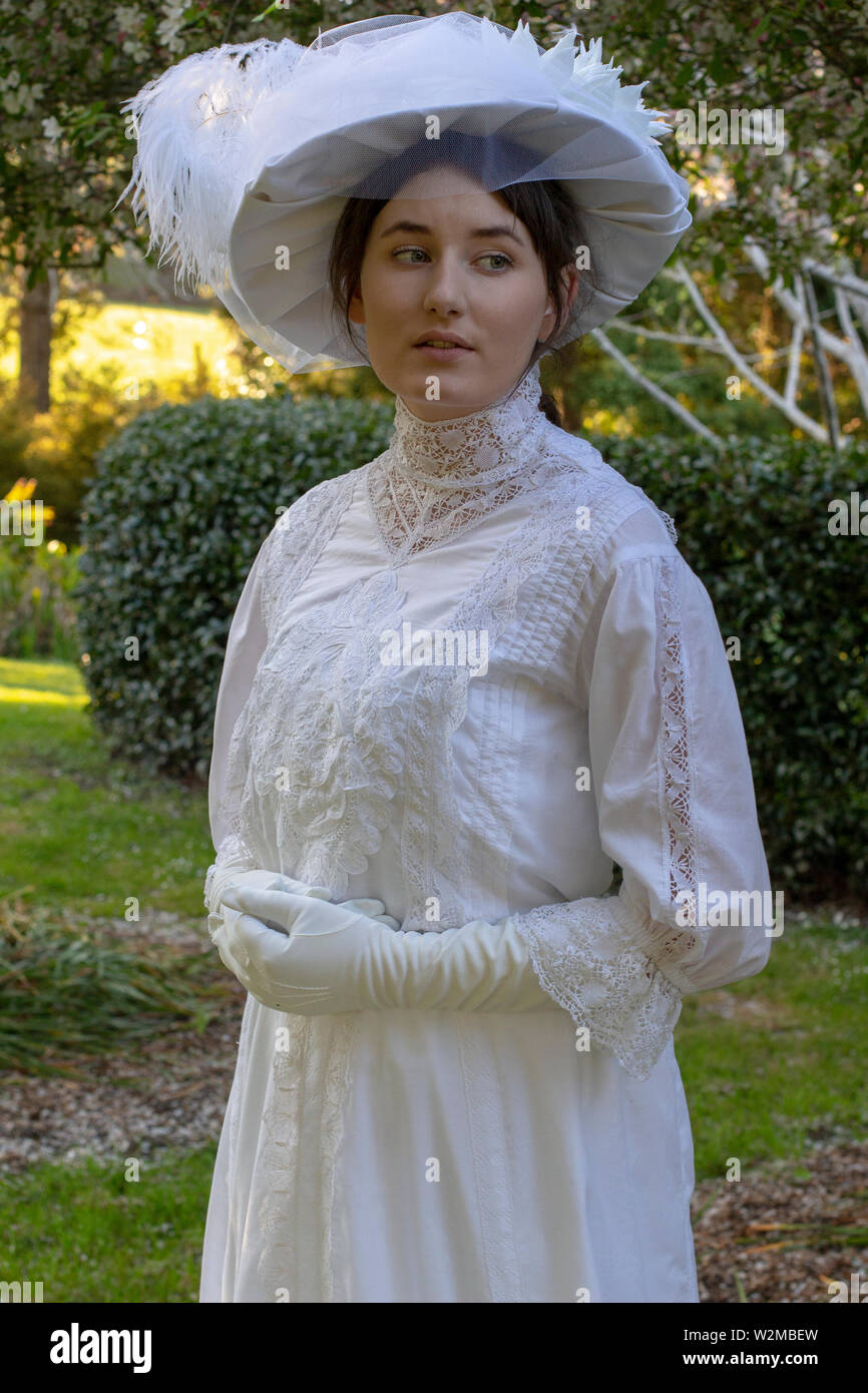 Edwardian lady hi-res stock photography and images - Alamy