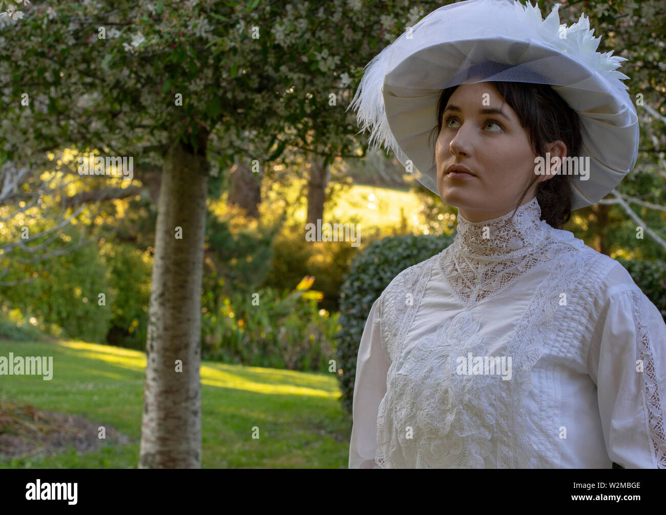 Edwardian woman and water hi-res stock photography and images - Alamy