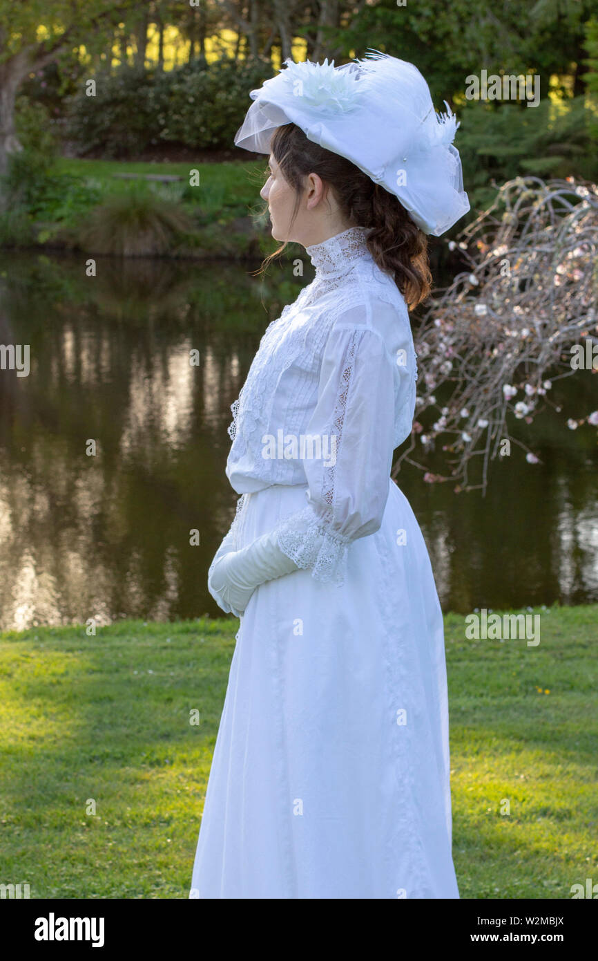 Edwardian woman hi-res stock photography and images - Alamy