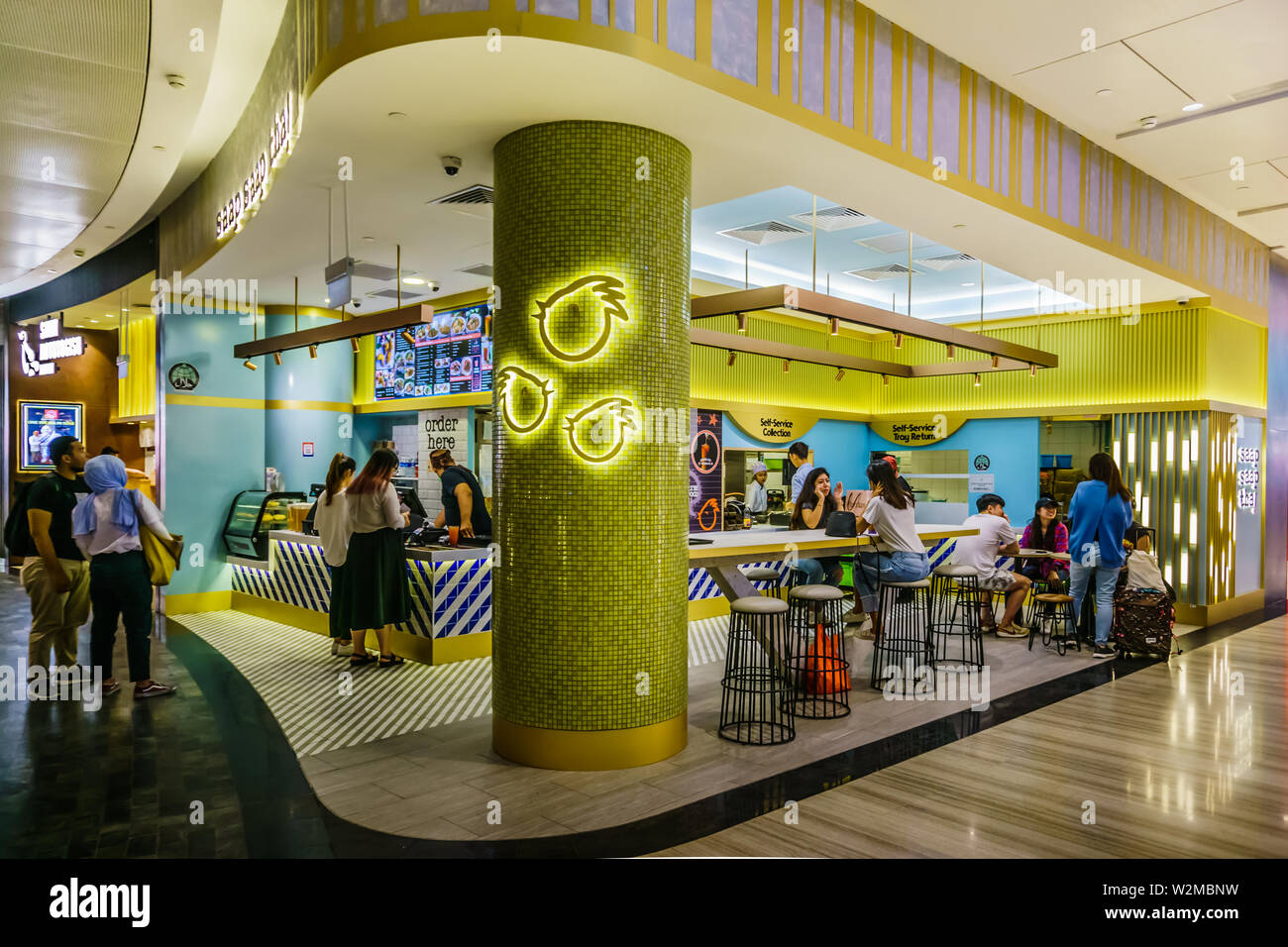 Singapore changi airport green wall hi-res stock photography and images - Alamy