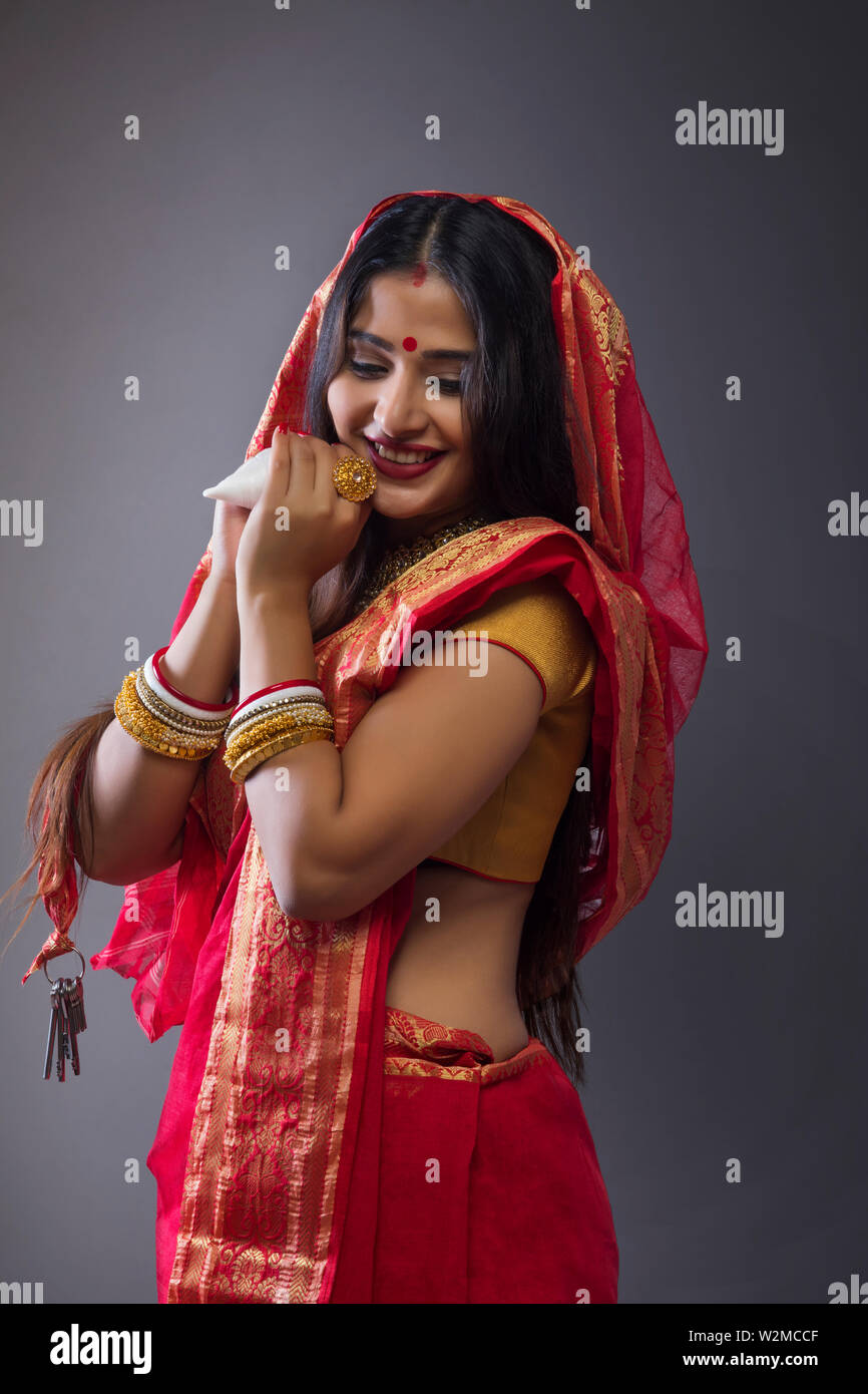 Potrait of a Bengali Married Woman with Cronch Stock Photo - Alamy