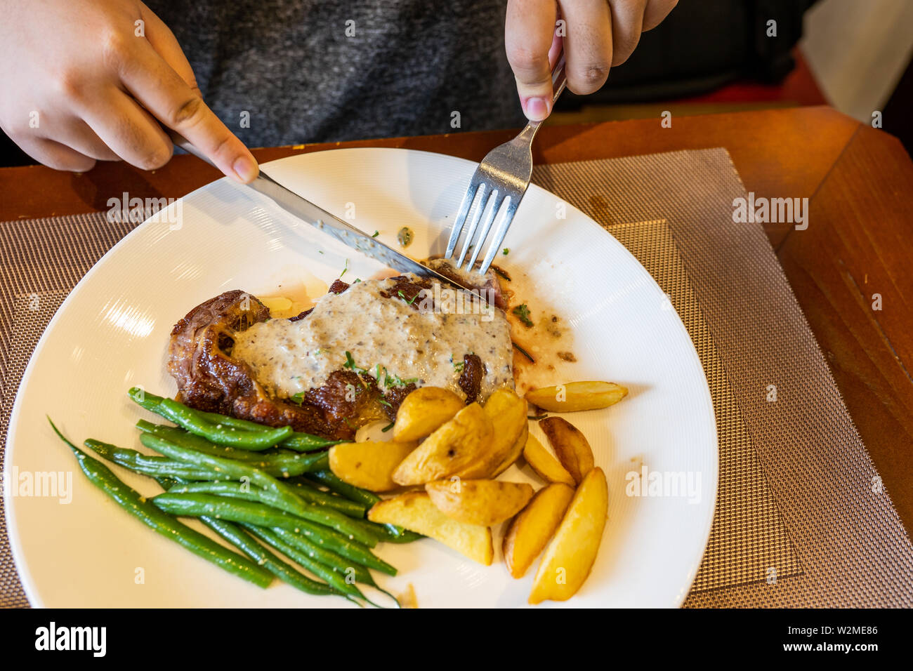 Using knife cut chop fresh hi-res stock photography and images - Alamy