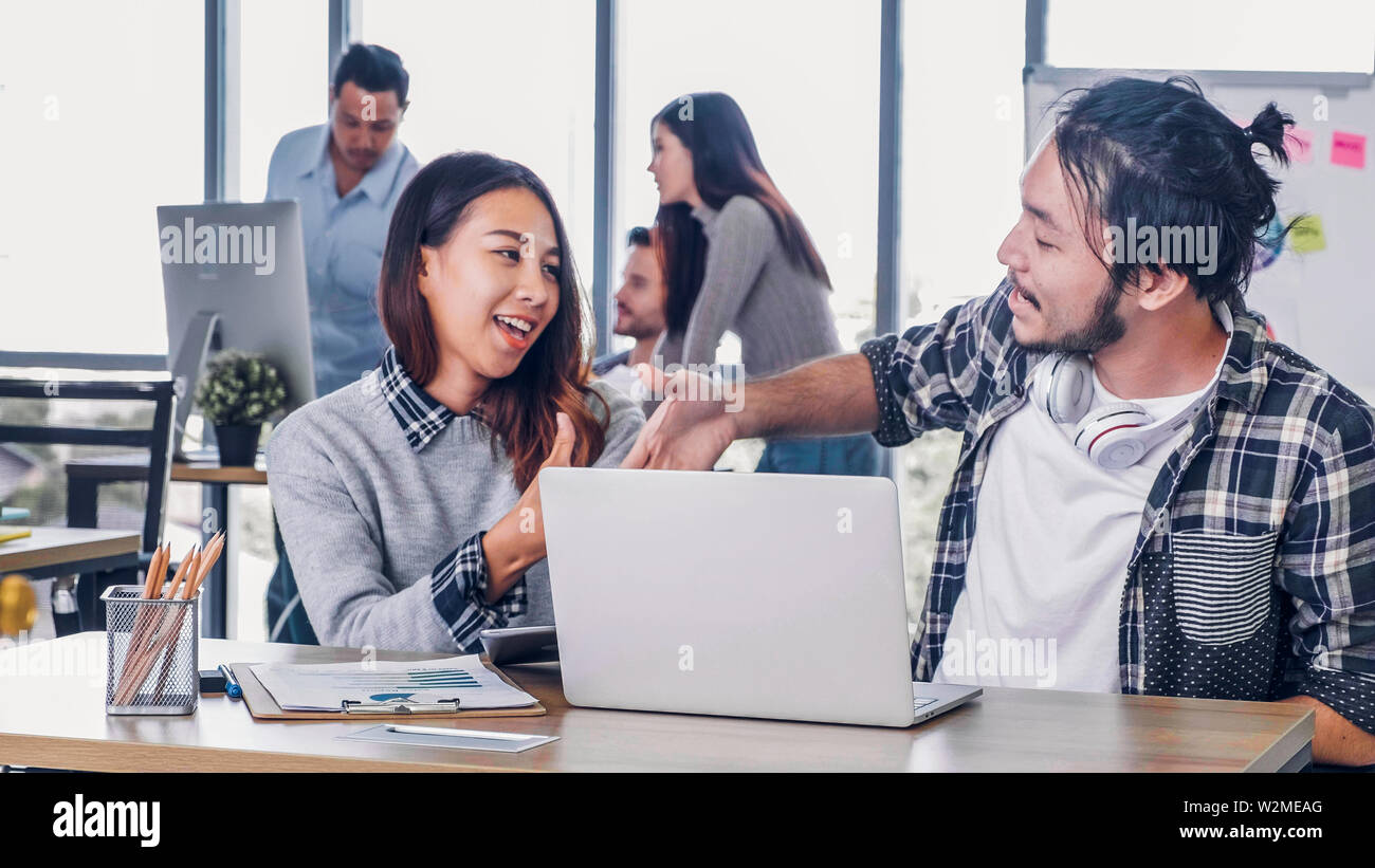 Business solution handshake hi-res stock photography and images - Alamy
