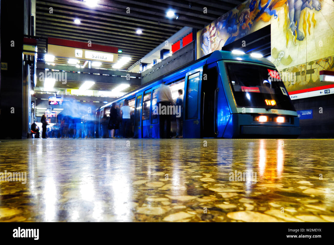 Santiago chile metro de santiago hi-res stock photography and images ...