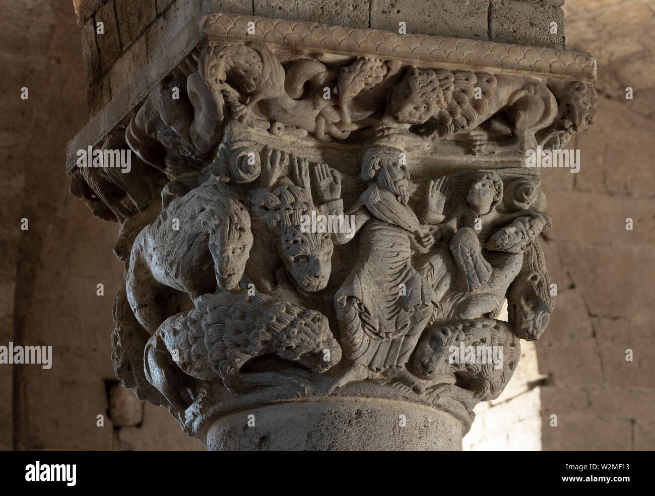 Sant' Antimo, Abbazia, Benediktinerabtei, Innenraum, Kapitell: Daniel ...