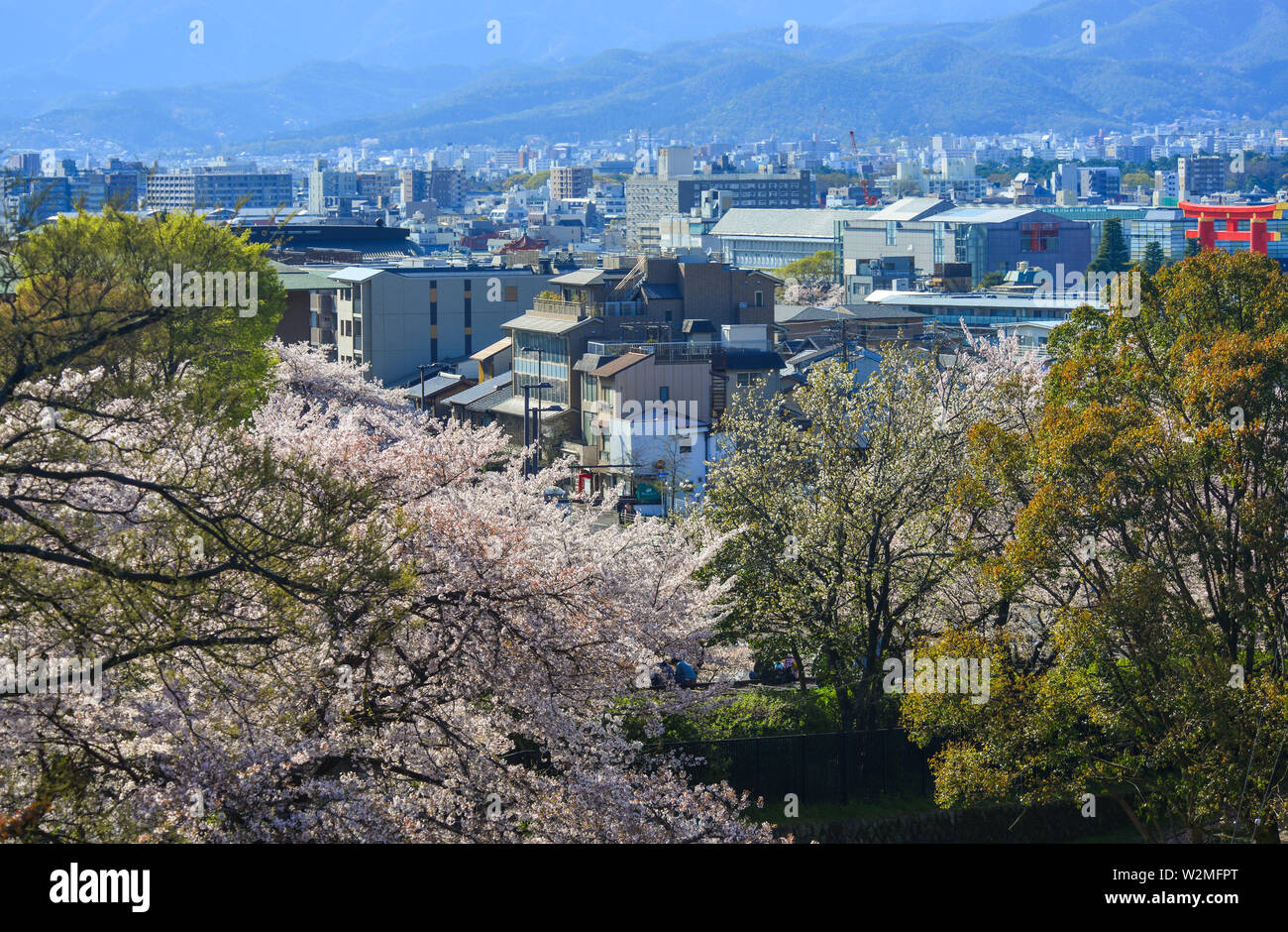 Historic urban street scene in kyoto hi-res stock photography and ...