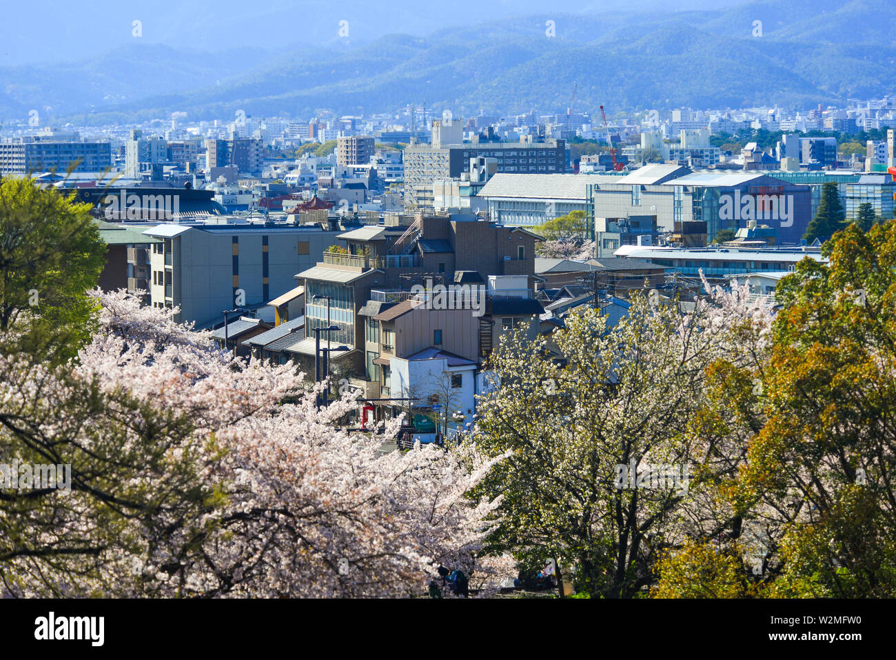 Historic urban street scene in kyoto hi-res stock photography and ...
