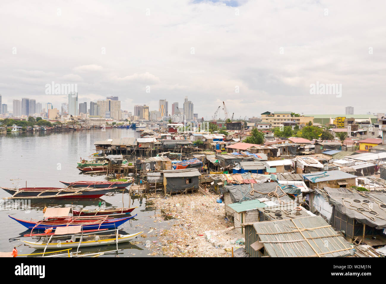 Manila slums hi-res stock photography and images - Alamy