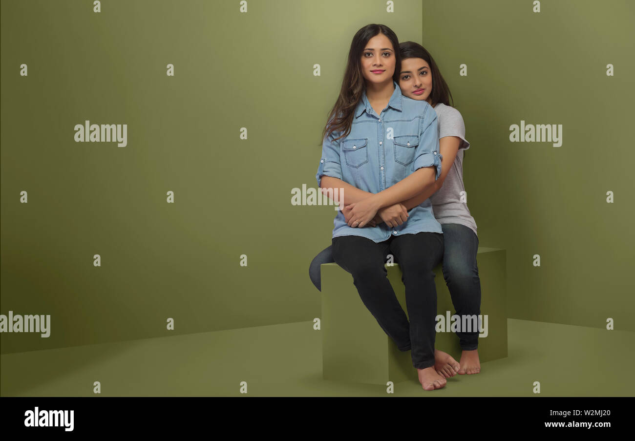 Girls holding each other hi-res stock photography and images - Alamy