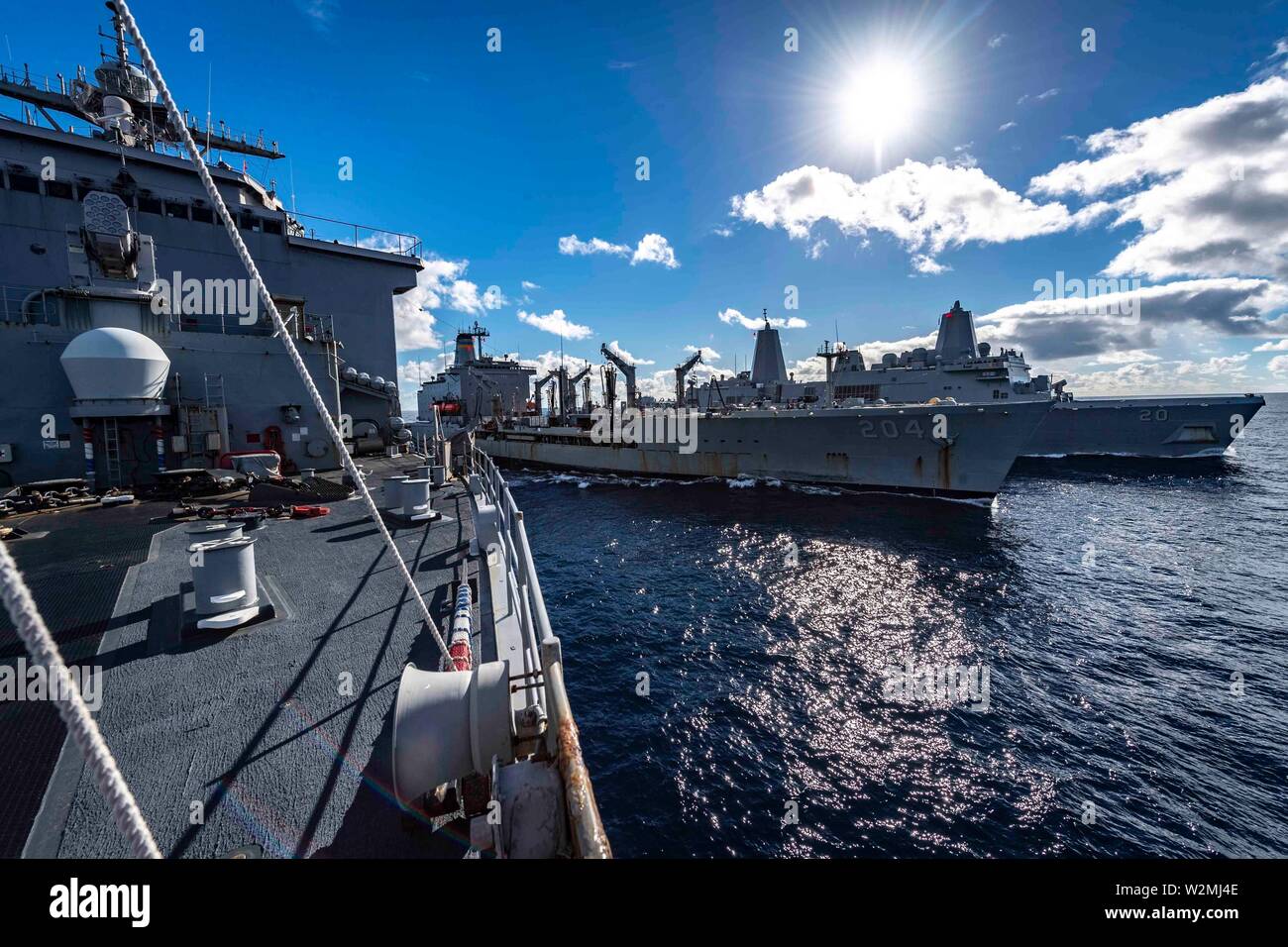 190709-N-WI365-1011 TASMAN SEA (July 09, 2019) – The amphibious dock ...