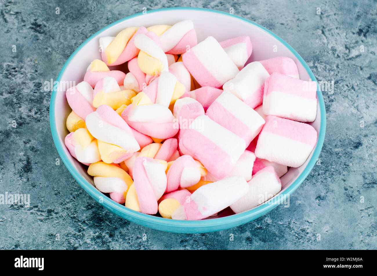 Colorful marshmallow on bright background. Fluffy marshmallows texture ...