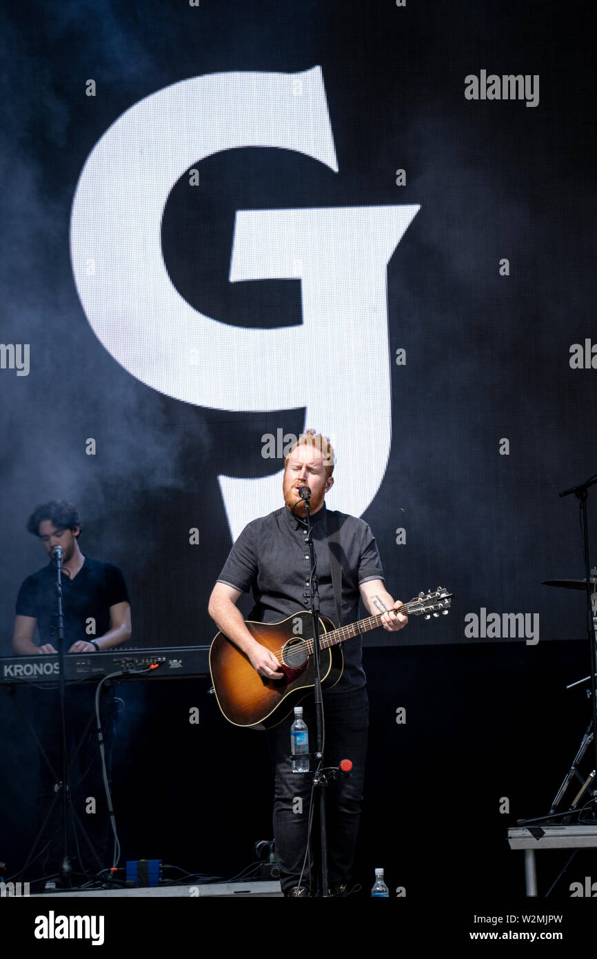 Live performance by irish singer and songwriter gavin james hi-res ...