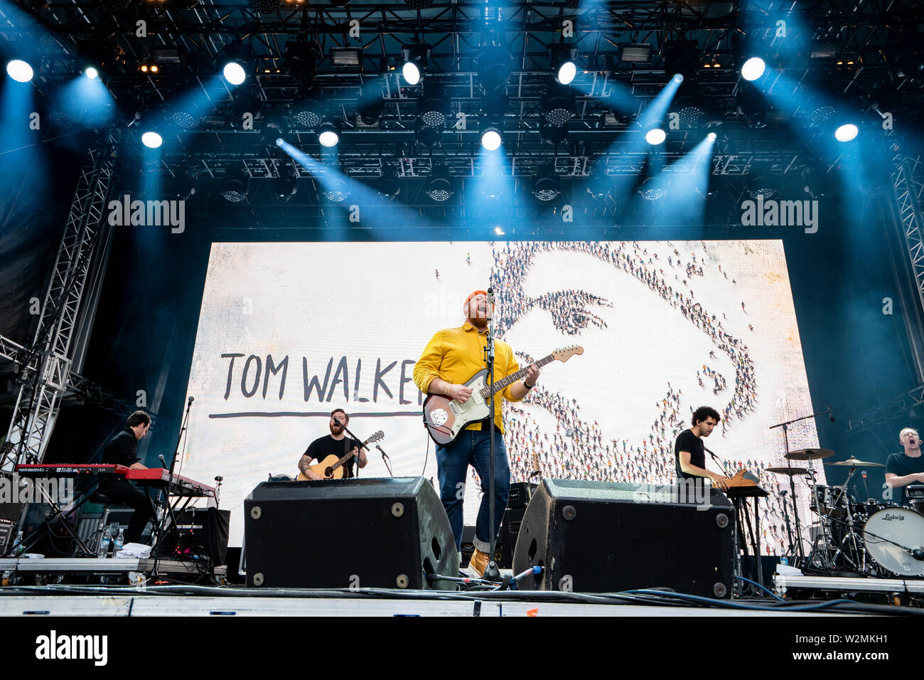 Tom walker singer hi-res stock photography and images - Alamy