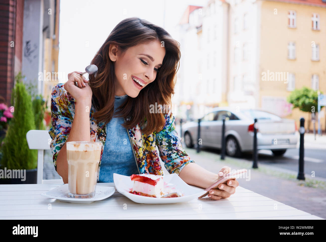 Eating cafe hi-res stock photography and images - Alamy