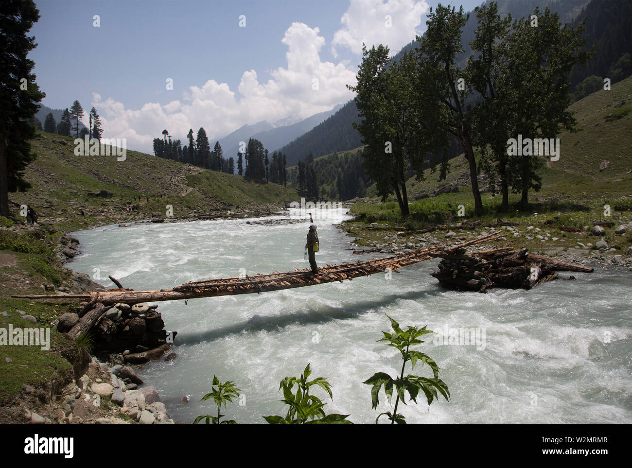 Srinagar bridge over the river hi-res stock photography and images - Alamy