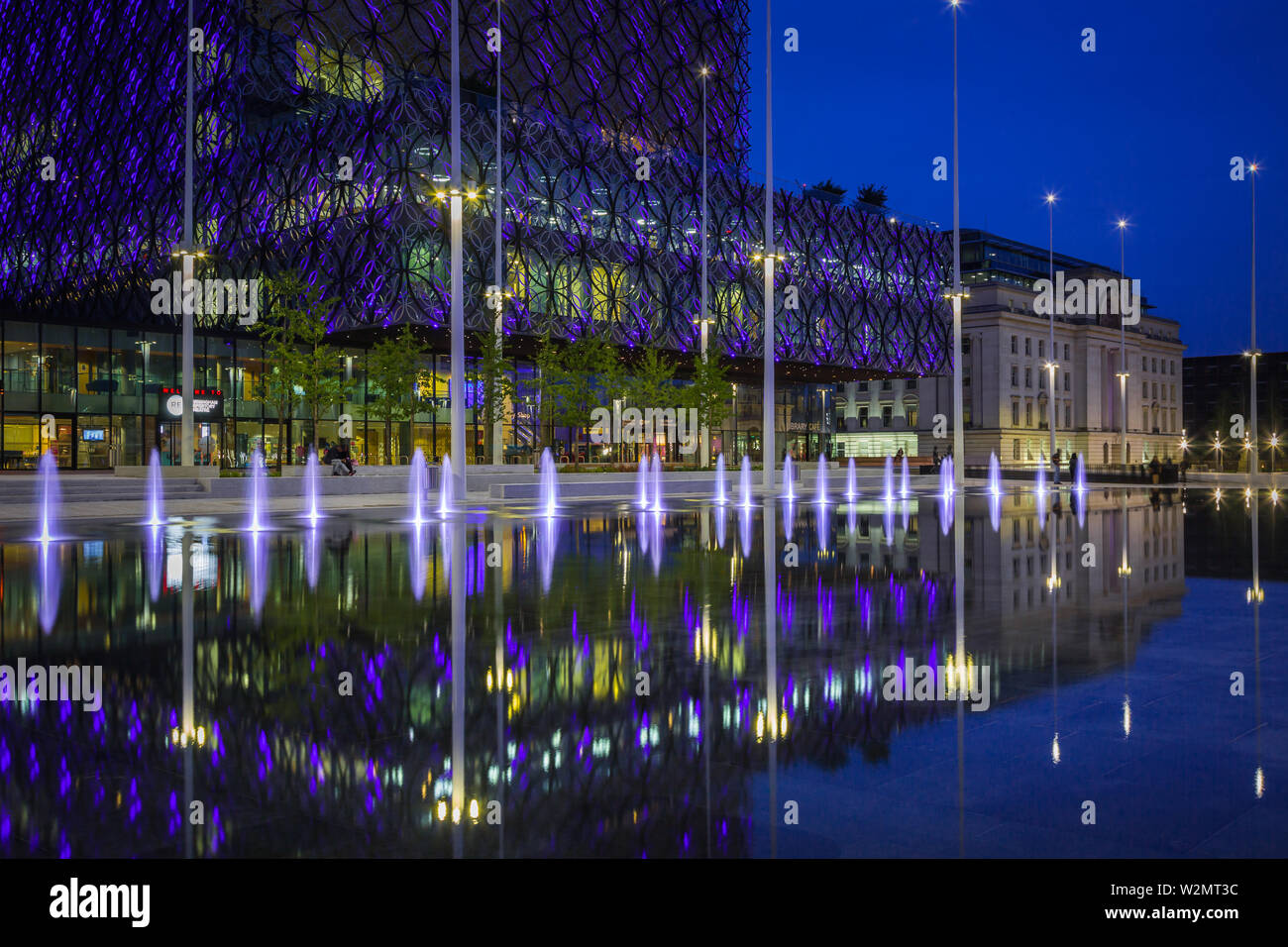 Birmingham new library reflected in water hi-res stock photography and ...