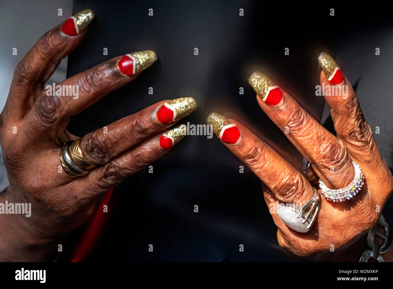 Old human hands hi-res stock photography and images - Alamy