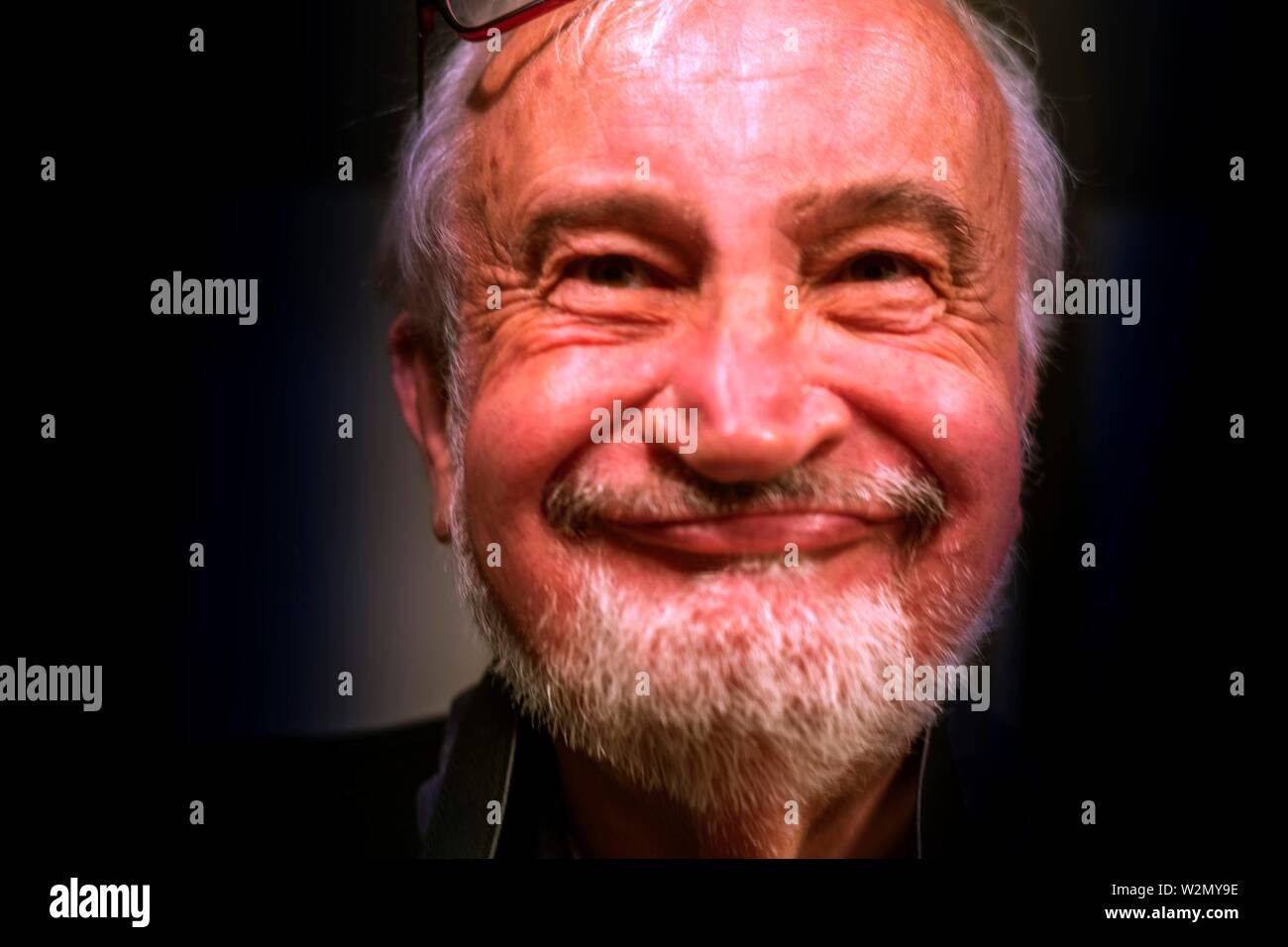 Old man happy hi-res stock photography and images - Alamy