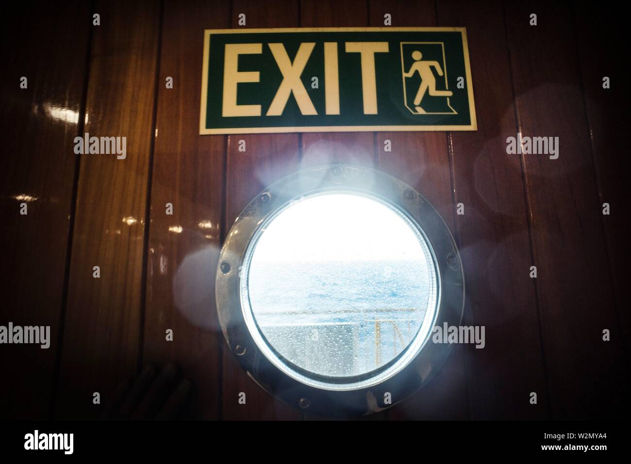 Ship door hi-res stock photography and images - Alamy