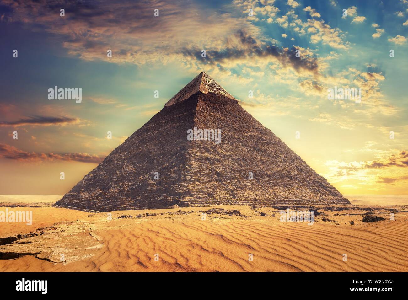 Egypt pyramid hi-res stock photography and images - Alamy