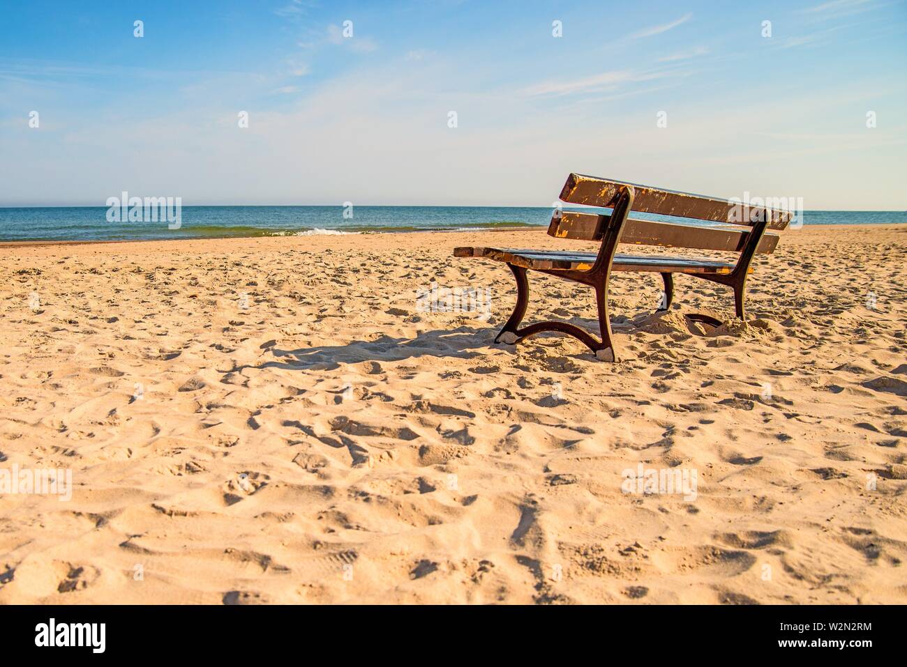 Beach bench hi-res stock photography and images - Alamy