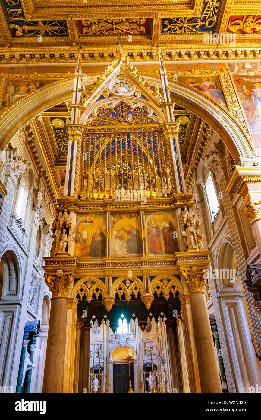 High altar canopy hi-res stock photography and images - Alamy