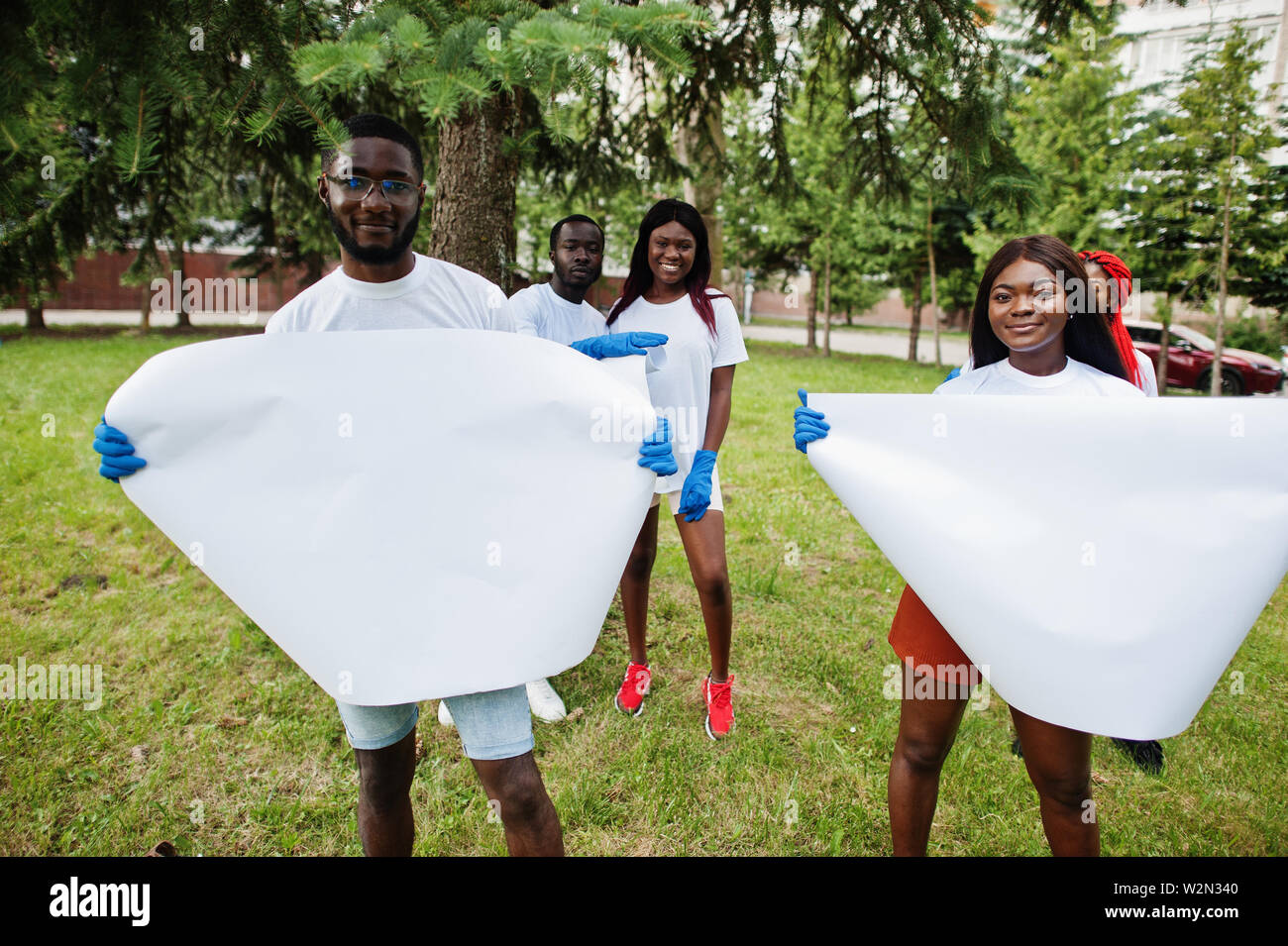 African american volunteer showing hi-res stock photography and images ...