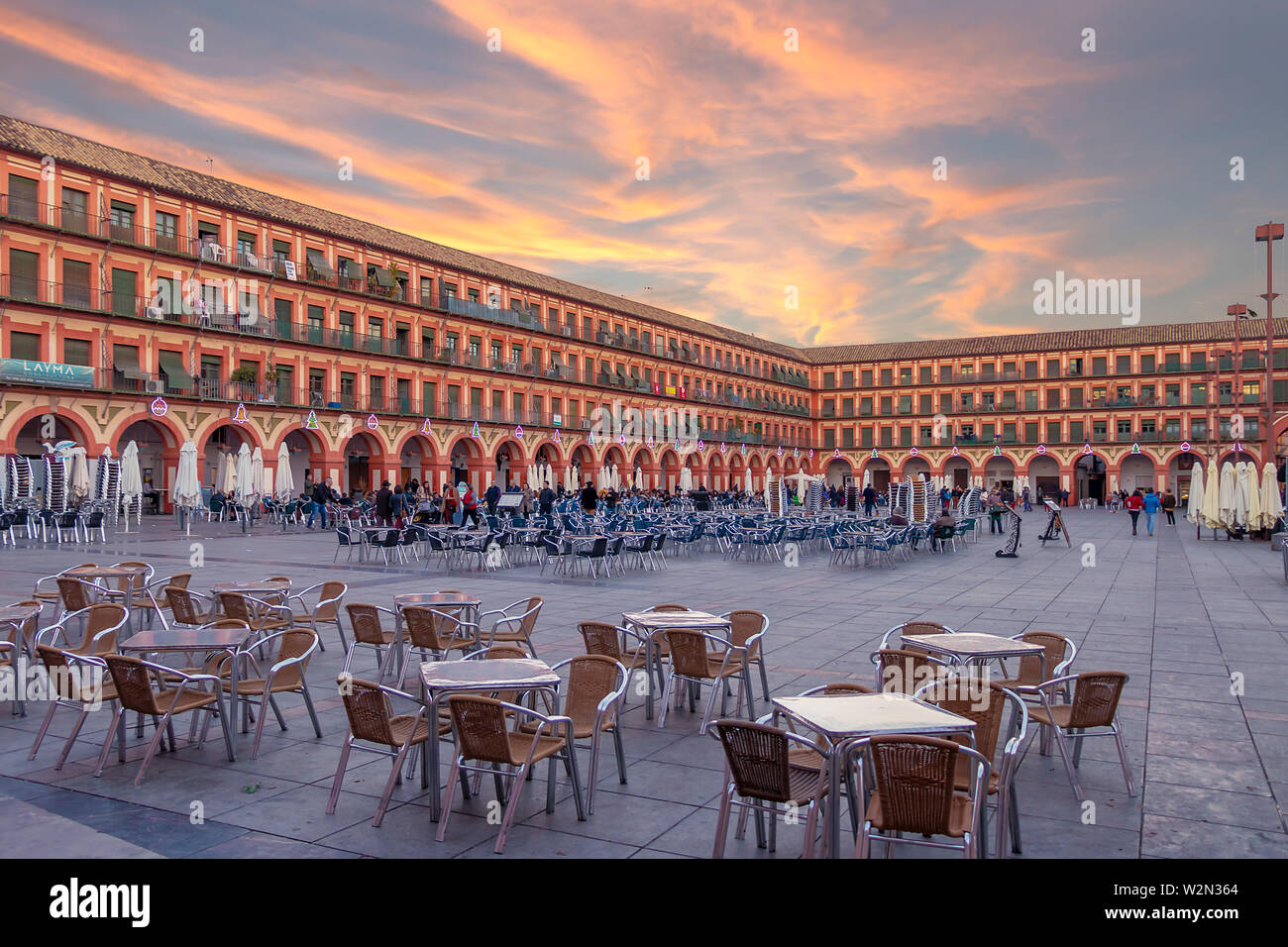 Famous plaza hi-res stock photography and images - Alamy