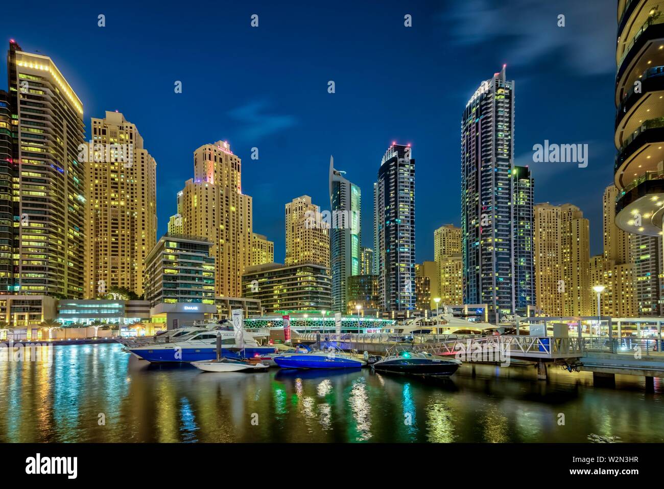 Night view of a dubai marina hi-res stock photography and images - Alamy