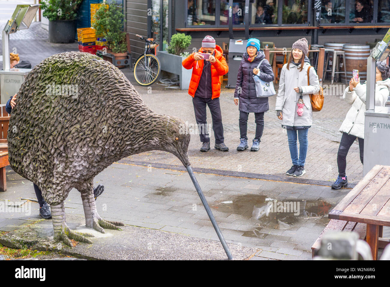 New zealand sculpture hi-res stock photography and images - Alamy