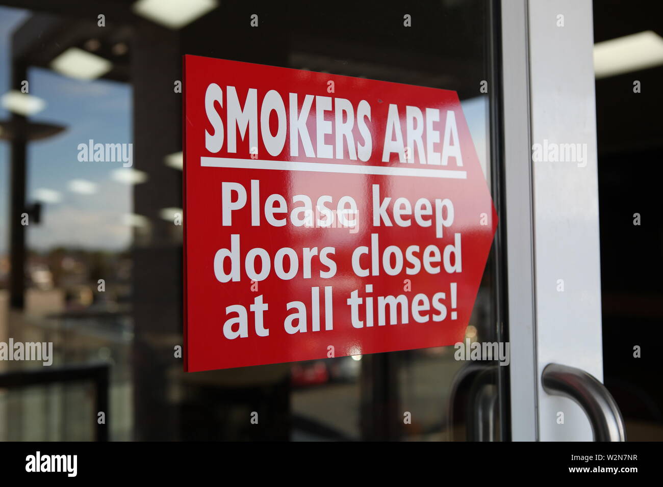 Cigarettes, smoke, anti-smoking campaign, ash tray Stock Photo - Alamy
