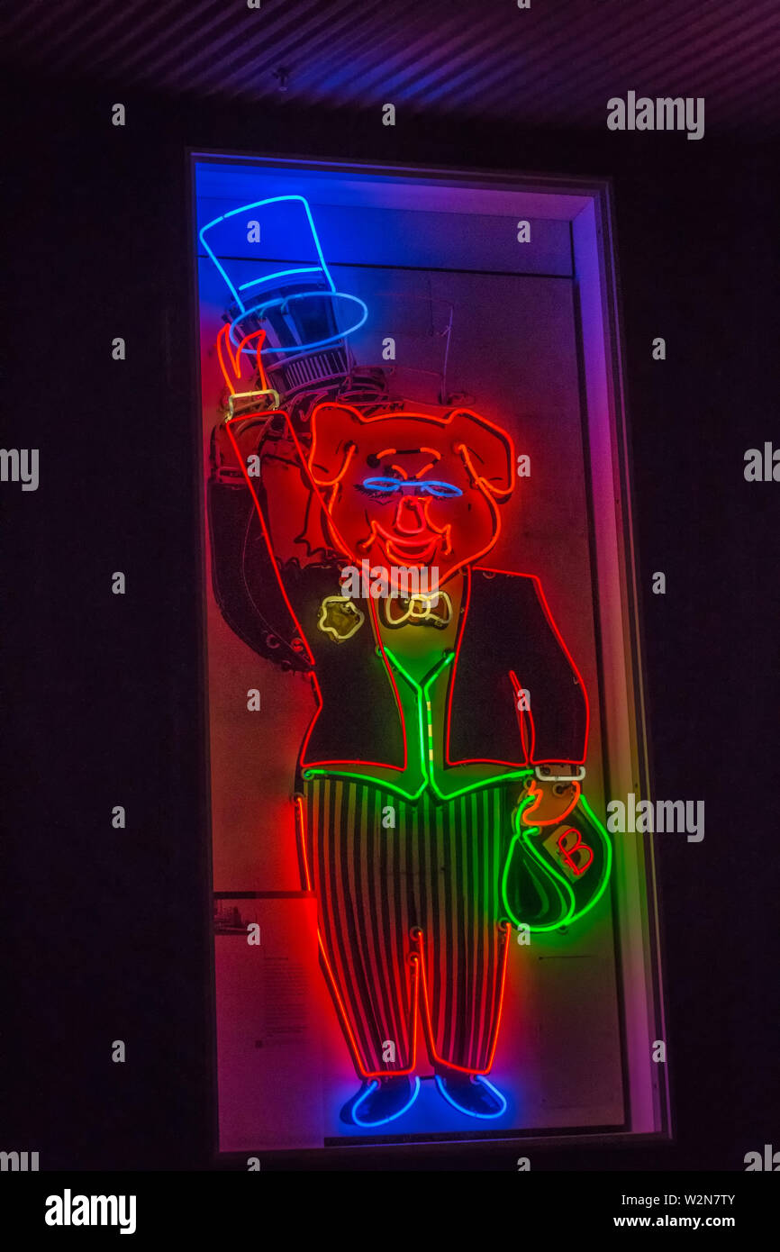 Classic neon sign in the city of Dunedin, New Zealand Stock Photo - Alamy