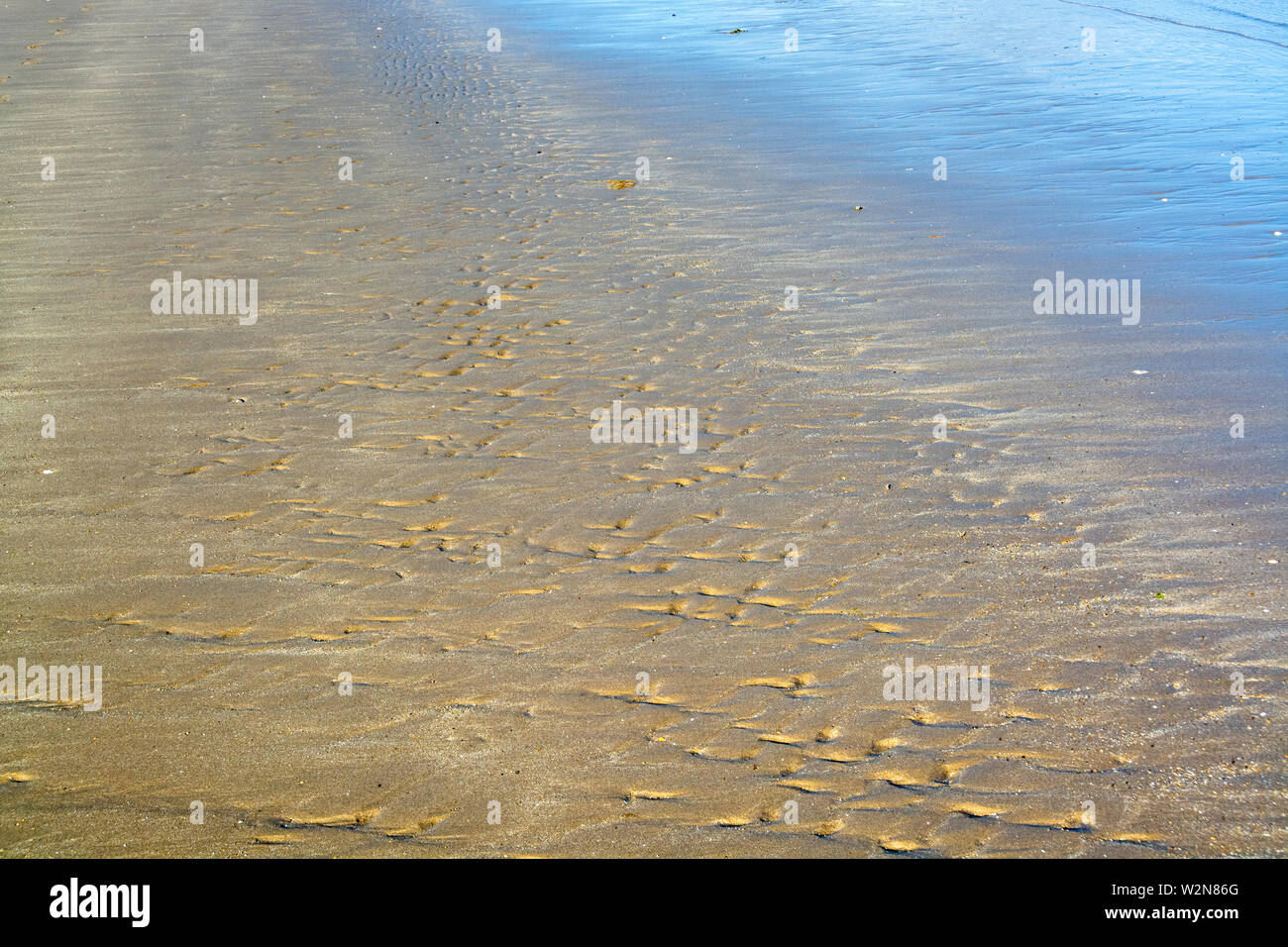 Wavy sand texture hi-res stock photography and images - Alamy