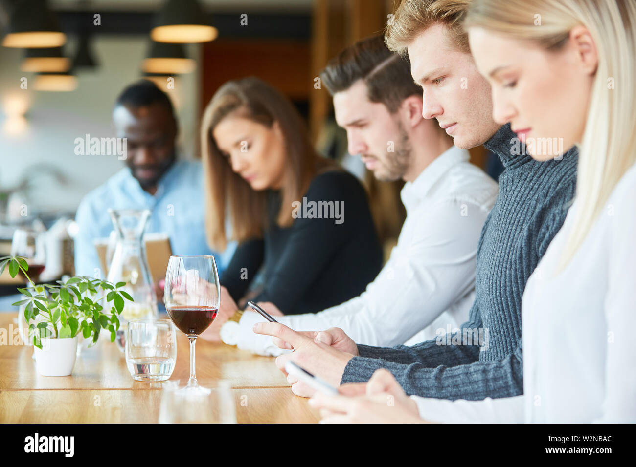 Cell phone addiction hi-res stock photography and images - Alamy