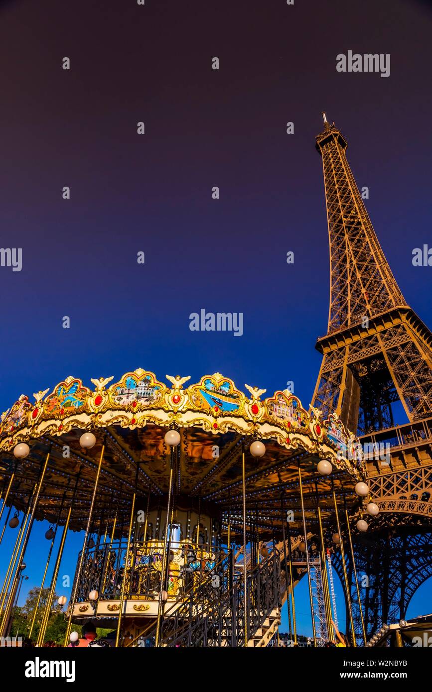 Carousel Paris Stock Photos & Carousel Paris Stock Images - Alamy