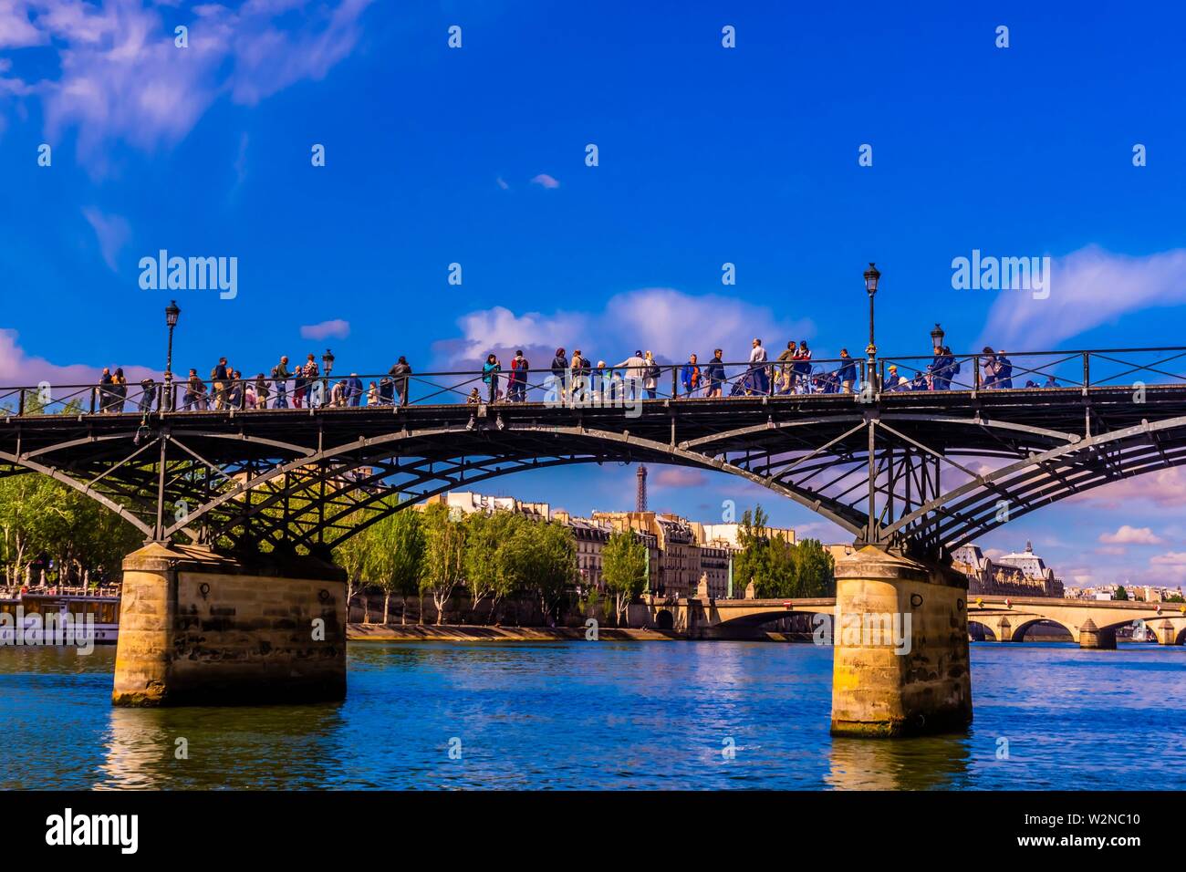 Paris Pedestrian Bridge High Resolution Stock Photography and Images ...