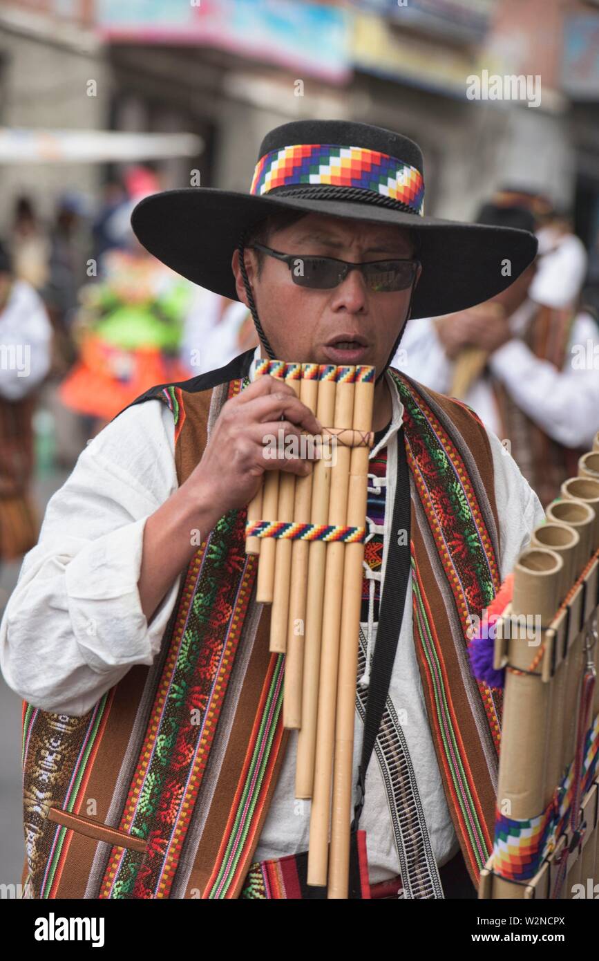 Indigenous bolivian man hi-res stock photography and images - Alamy