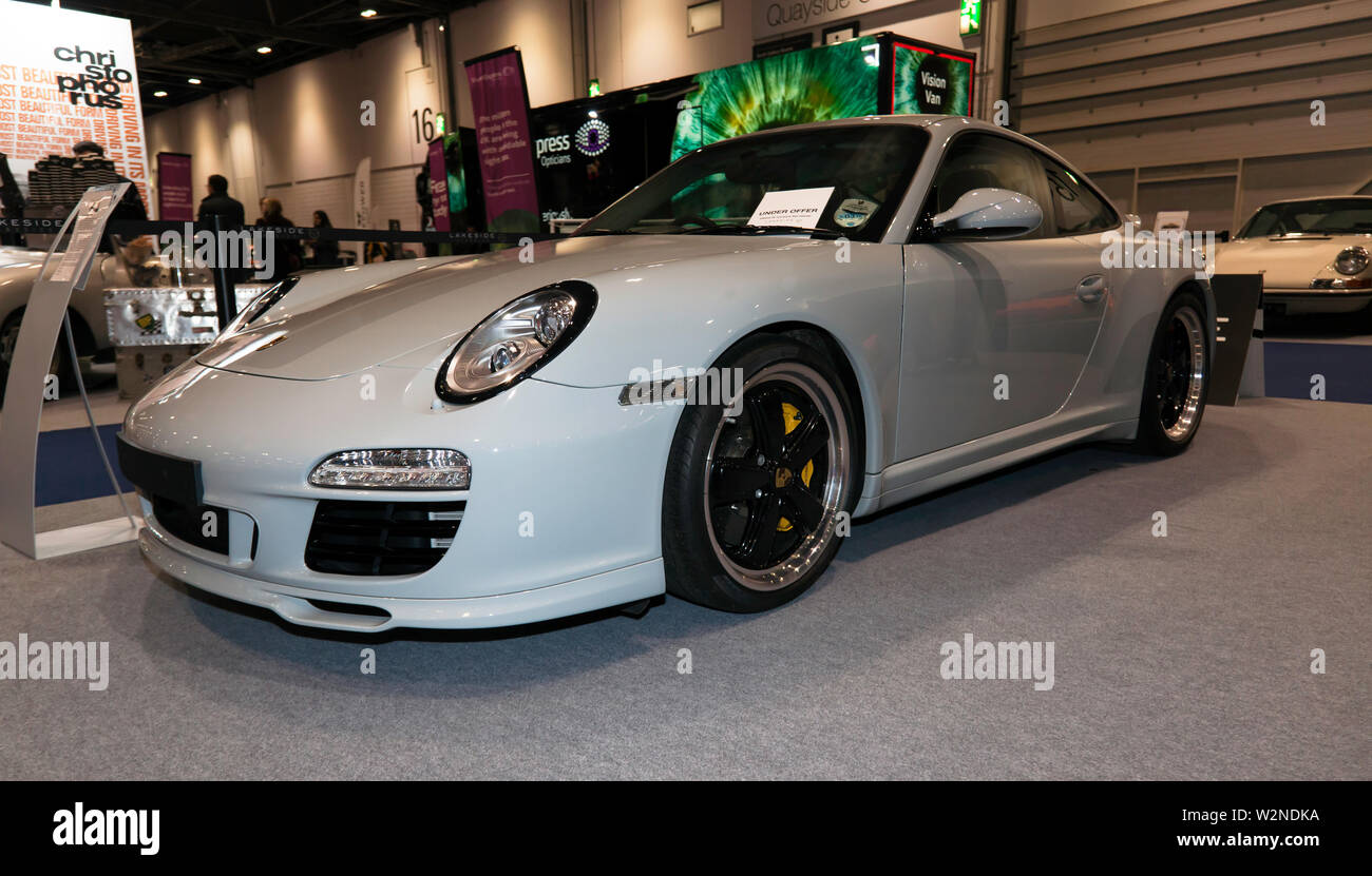 Porsche spoiler hi-res stock photography and images - Alamy