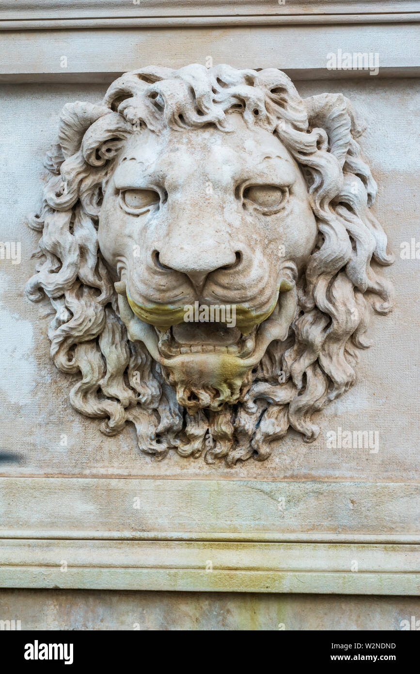 Lion relief hi-res stock photography and images - Alamy
