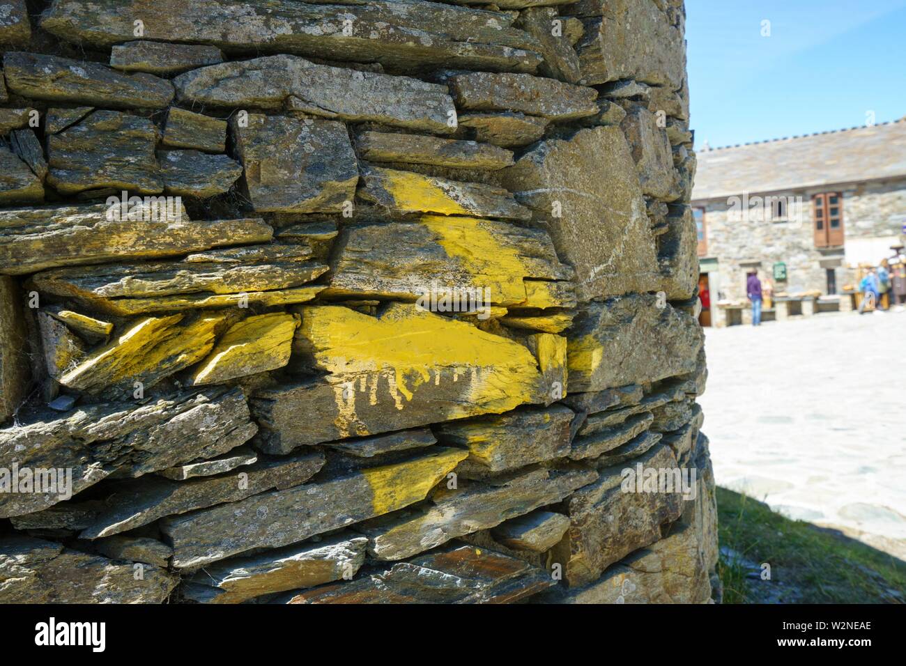 Yellow man and yellow arrow hi-res stock photography and images - Alamy
