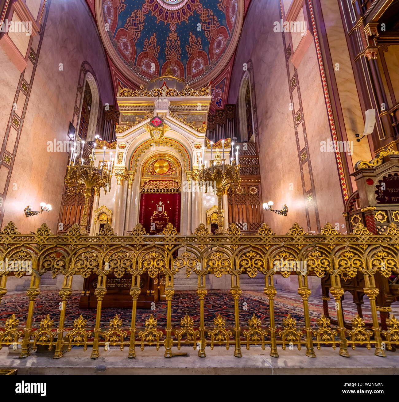 Orthodox synagogue interior hi-res stock photography and images - Alamy
