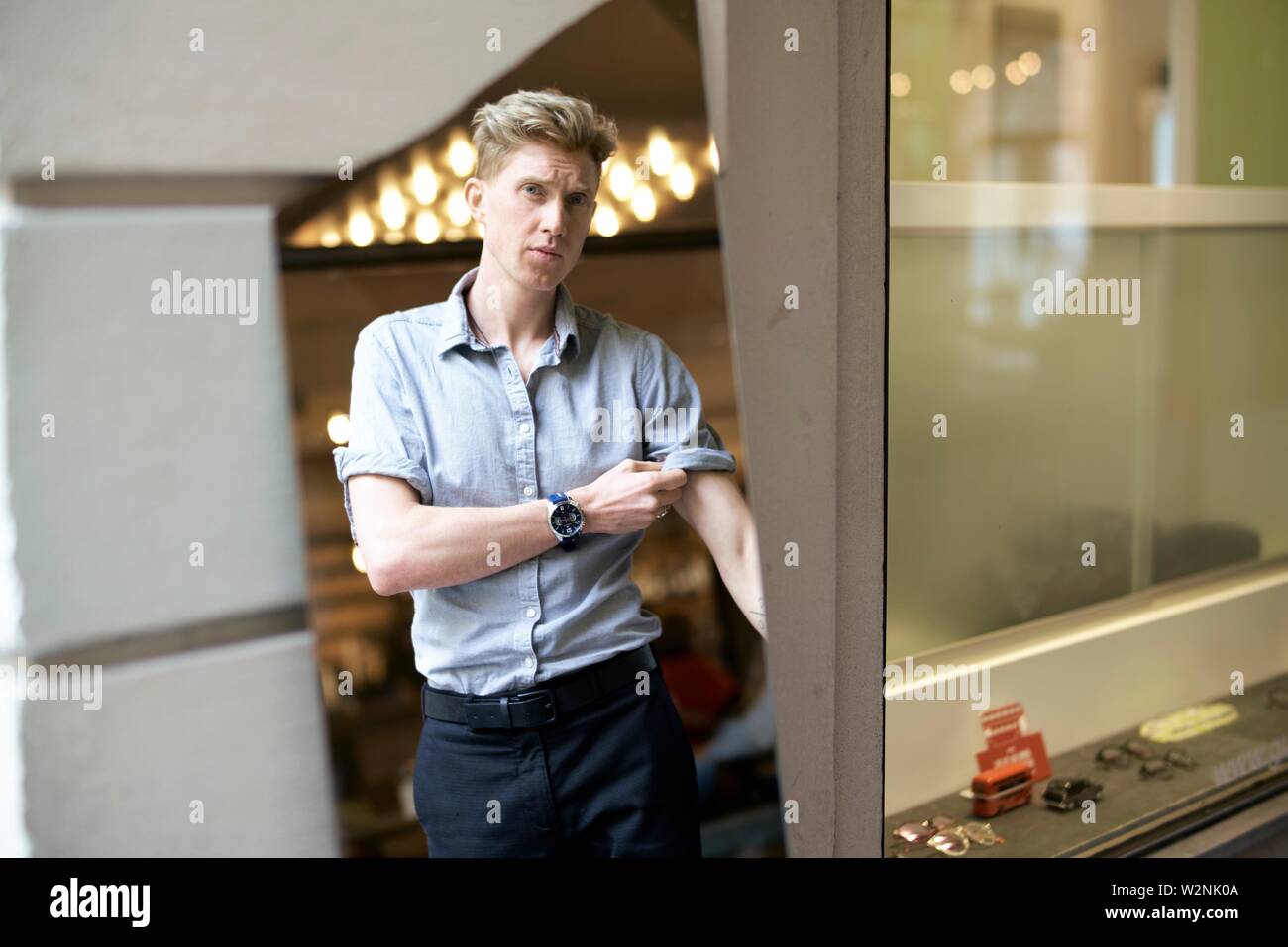 Man checking himself mirror hi-res stock photography and images - Alamy