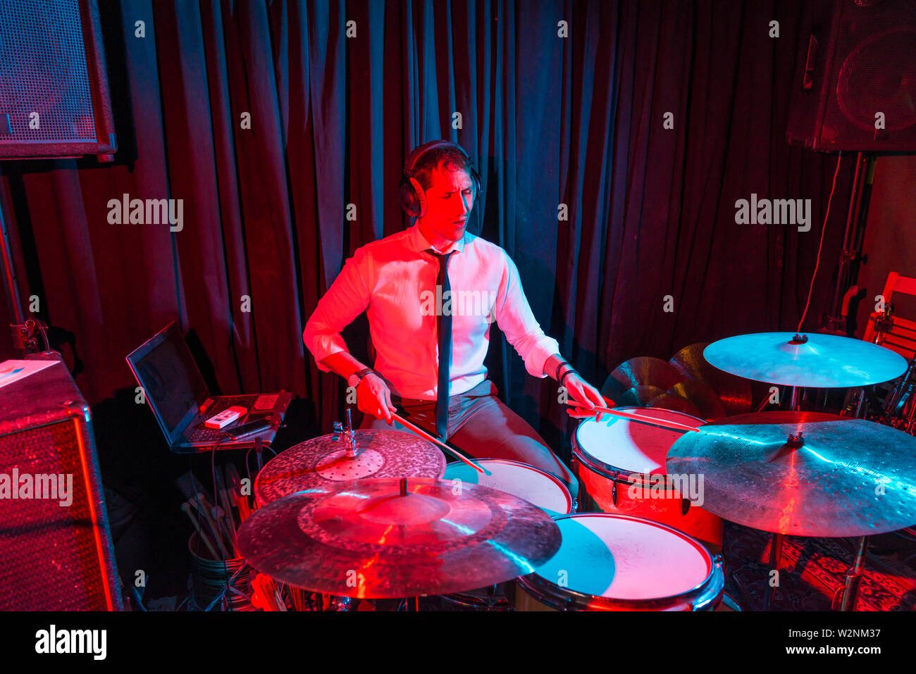 Man playing the drums hi-res stock photography and images - Alamy