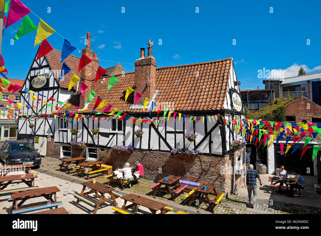 Traditional 13th century inn hi-res stock photography and images - Alamy