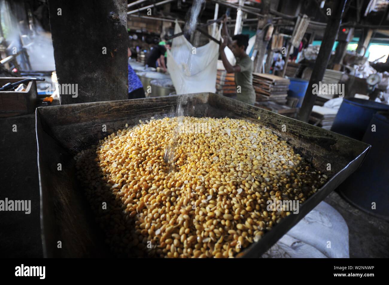Soybean factory hi-res stock photography and images - Alamy