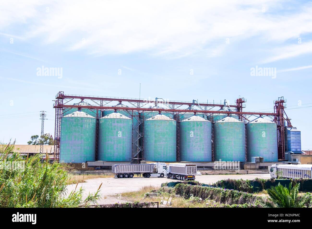 Factory Silos Plant Silo High Resolution Stock Photography and Images ...